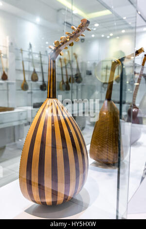 Luth iranien traditionnel-type, les instruments à cordes appelé Oud en ...