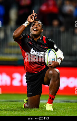 Manasa Mataele des Croisés célèbre son essai avec ses coéquipiers lors ...