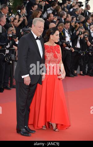 Elizabeth Keadle et Al Gore arrivent sur le tapis rouge de la ...