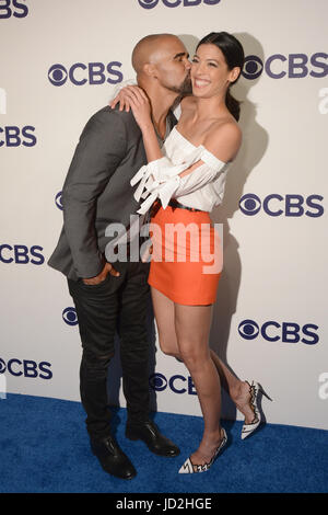 Shemar Moore, Stephanie Sigman aux arrivées pour CBS Upfront 2017, l ...