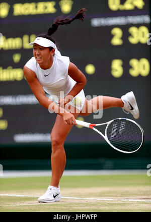 Claire Liu en action contre Ann Li lors de la finale des filles sur ...