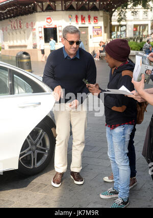 Steve Carell est accueilli par des fans à l'échelle mondiale avec : Steve Carell Où : London ...