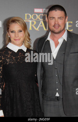 Katee Sackhoff, Karl Urban 10/20/2016 La première mondiale de « Docteur ...