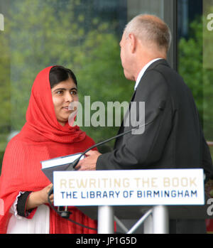 Malala Yousafzai, la 16 ans, défenseur de l'éducation des filles qui a ...