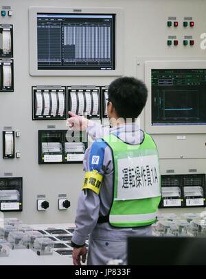 Carte de commande principal dans une salle des opérations de contrôle ...