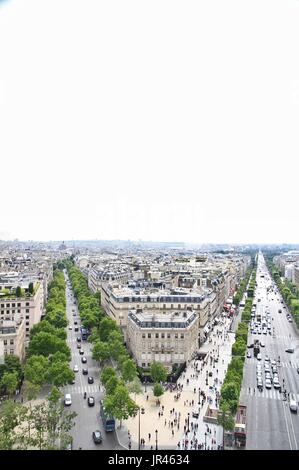 Immeuble haussmannien de l'ambassade du Qatar, dans le centre de Paris ...