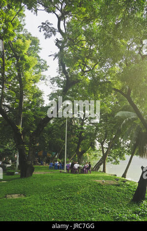 Le parc Lumphini propose des espaces publics ouverts rares, des arbres ...