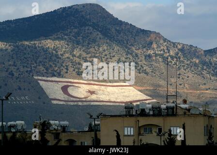 Frontière de la République turque de Chypre du Nord sur la Ligne Verte ...