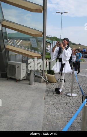 Homme porte traditionnelle, fustanella jupe plissée-comme vêtement qui ...