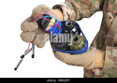 De désamorcer des engins explosifs improvisés (EEI) dans la main Photo ...