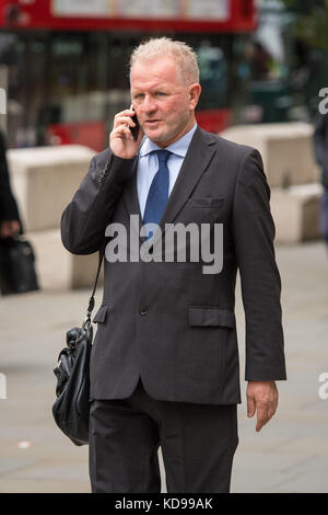 Andy Ruhan, arrivé aux cours royales de justice, dans le centre de ...