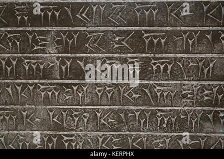Iran - Persepolis - écriture cunéiforme sculpté Photo Stock - Alamy