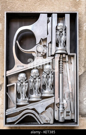 Sculpture de Hans-Ruedi Giger dans le HR Giger Museum à offert Château ...