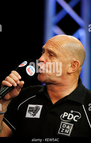 Darts Caller Russ Bray / The Voice BEI der World Darts Gala 2023 in der ...