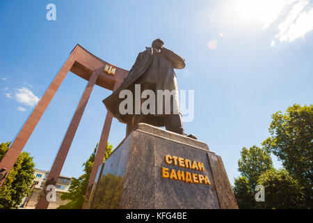 Le Stepan Bandery (Stepana Bandera) Monument, Lviv, Ukraine Photo Stock ...