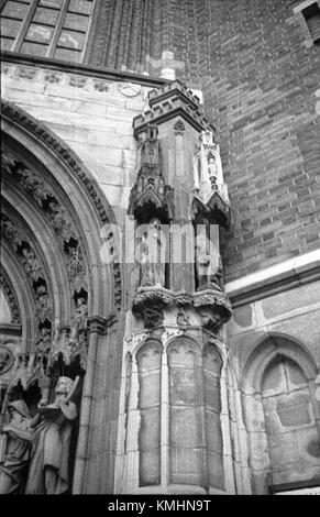 Uppsala Domkyrka, ou cathédrale d'Uppsala, est une église gothique ...
