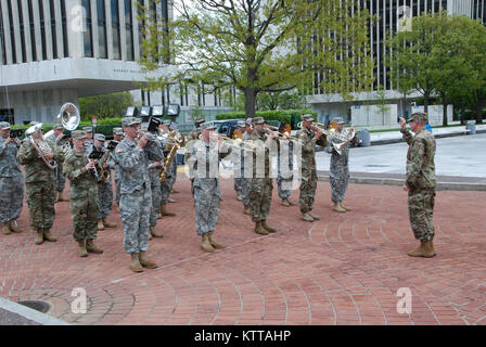 ÉTATS-UNIS Armée Brig. Le général Mark C. Quander (à gauche ...