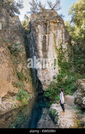 Source de SU Gologone, 135 mètres de profondeur, source de vauclusian ...
