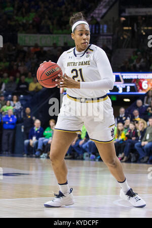 Notre Dame forward Kristina Nelson (21) shoots over the defense of ...