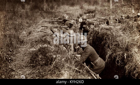 369e Régiment, 93e Division d'infanterie dans les tranchées près de ...