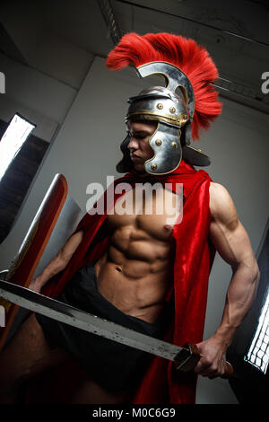 Homme habillé en armure romaine Photo Stock - Alamy