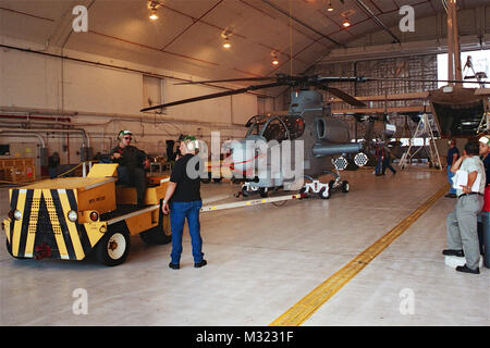 UH-1Z helo Cobra MD à Patuxent River. 6/2001 Photo byJohn Williams ...