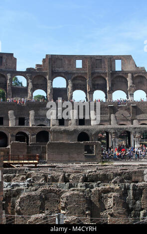 L'intérieur du Colisée, gradins, Rome, Italie Photo Stock - Alamy