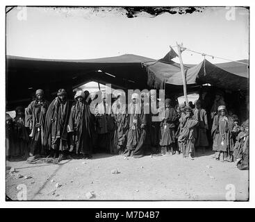 Groupe de jeunes femmes bédouines tente des taudis dans Moab de la ...