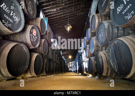 Vin Espagne vin de Xérès Espagne Jerez sherry Cask Barrel Cave Grotte ...