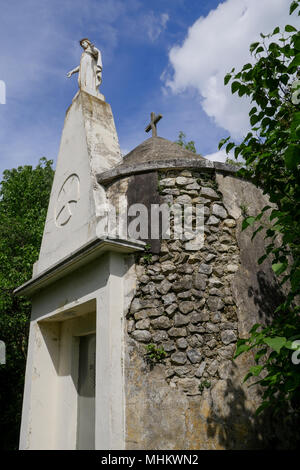 Holly statue vierge s'installe au sommet d'une tour sémaphore Chappe ...