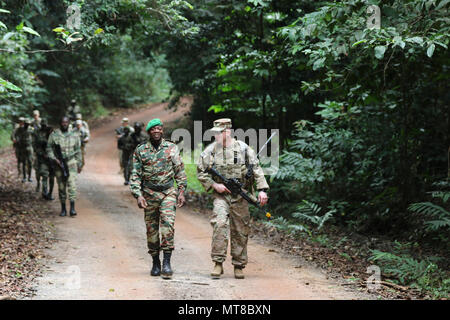 La Marine nationale gabonaise 1er lieutenant Zengue Boucah Pierre ...