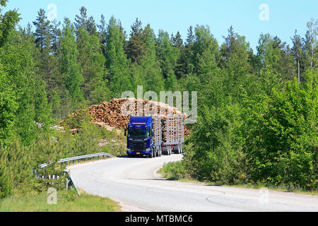 Prochaine génération de Scania grumier de Mauri Virtanen Oy parcours ...