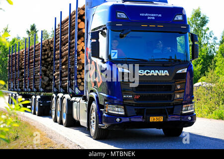 Prochaine génération de Scania grumier de Mauri Virtanen Oy parcours ...