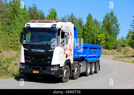 Prochaine génération blanc Scania R520 8X4 camion benne XT test avant ...