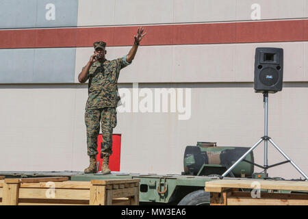 Le lieutenant-colonel Erik Smith, affecté au groupe des opérations ...