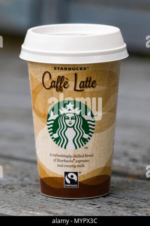 Café Starbucks Caffe Latte réfrigéré. Affiche publicitaire de la marque ...