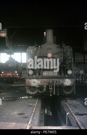 -Réservoirs Nord style. Une Gare SNCF 141TC et un 040TG à Joncherolles Photo Stock - Alamy