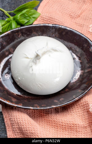 Blanc doux frais, burrata fromage onctueux à billes, fait à partir d'un ...
