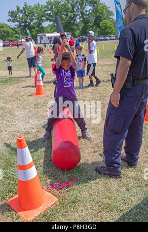 Des milliers d'agents des douanes, de l'immigration et de la police ...