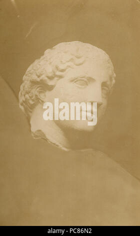 618 Tête de la Victoire sans ailes, détachée du fronton occidental du ...