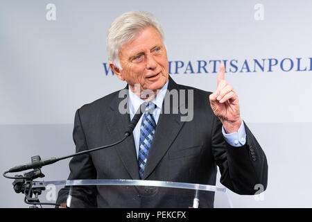 Mike Beebe, ancien gouverneur de l'Arkansas, s'exprimant lors de la ...