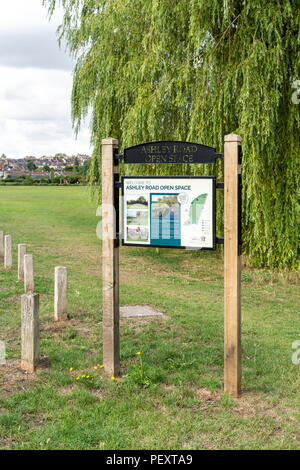 Ashley Road sign open space à Salisbury Wiltshire, UK Photo Stock - Alamy
