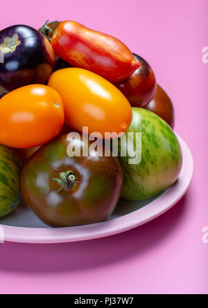 Assortiment multicolore de tomates mûres fraîches française close up ...