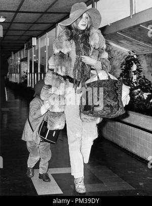 Marianne Faithfull avec son fils Nicholas, 1969 © CCR /Le Hollywood ...