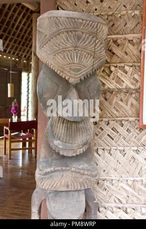 Sculpture sur bois de Tonga traditionnelles sculptures Tiki Photo Stock ...
