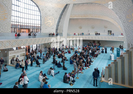 Intérieur de la mosquée centrale de Cologne sur Venloer Strasse à ...