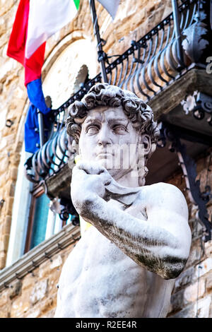 Statue de David Michel-Ange célèbre sculpture en marbre dans la Firenze ...