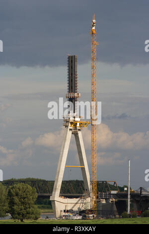 Chantier du nouveau pont du Rhin de l'Autobahn A1 entre Cologne et ...