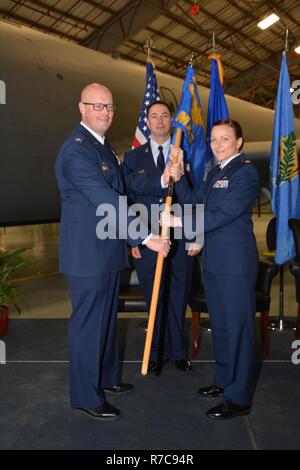 Le colonel Melissa Adamski, commandant du commandement de la ...