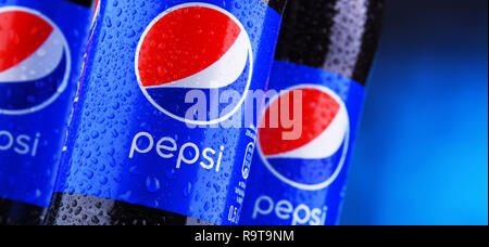 POZNAN, POL - 12 déc 2018 : Bouteilles de Pepsi, une boisson gazeuse ...